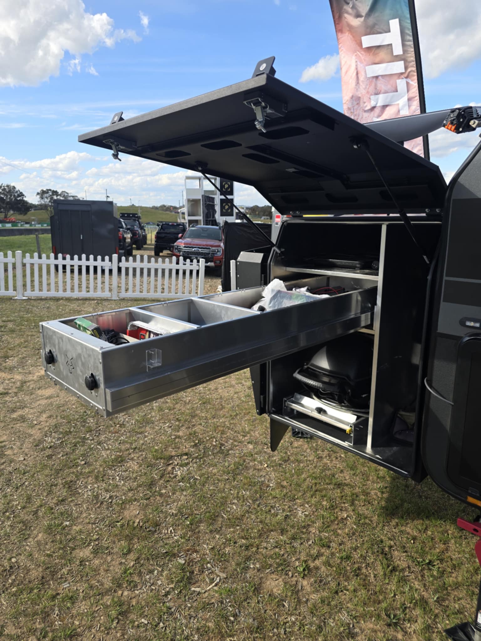 Wolf Fabrication Premium Toolbox – Campera